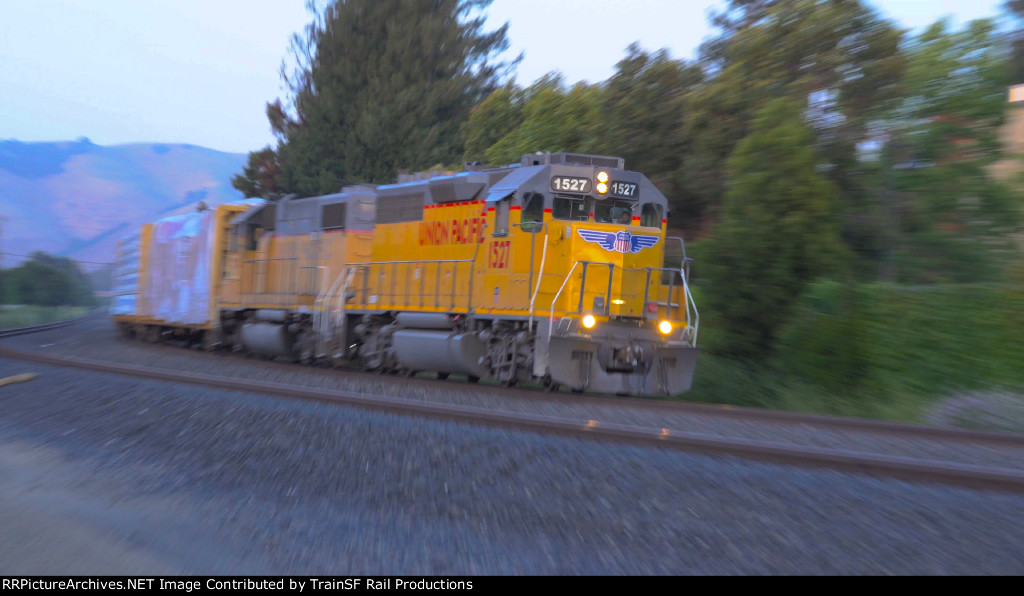 UP 1527 Leads the LRB50 17